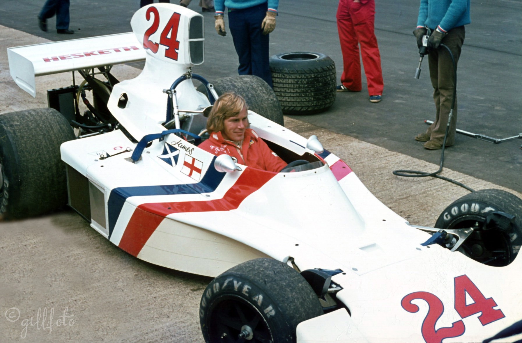 La Vita Folle di James Hunt: L'Indomito Campione che Sfidò Regole e ...
